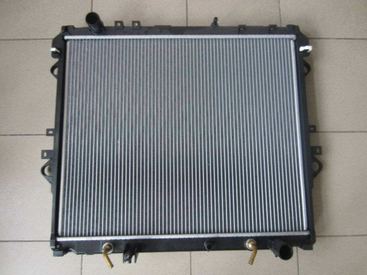 Радиатор основной Toyota совместим с Hi lux 2.4D/2.8D AT 16400L361