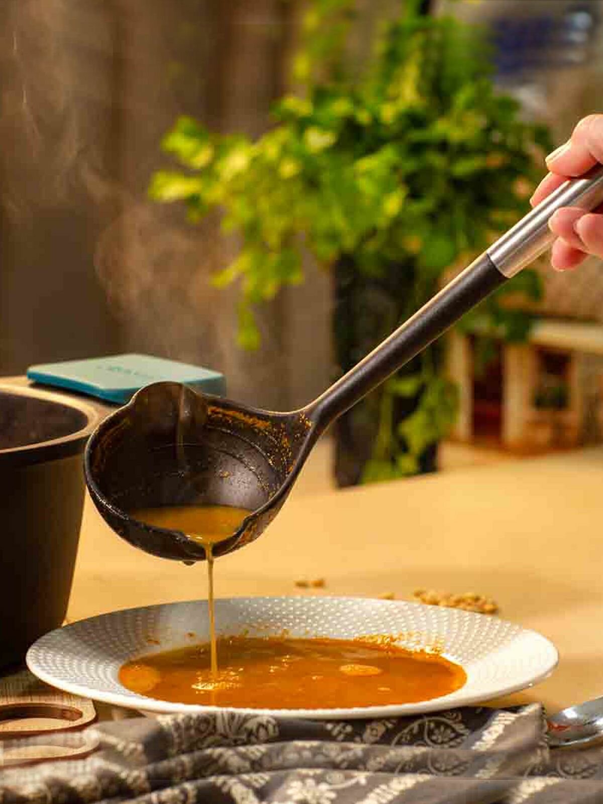 Arcos Kitchen Половник силиконовый cо стальной ручкой 32 см, Испания