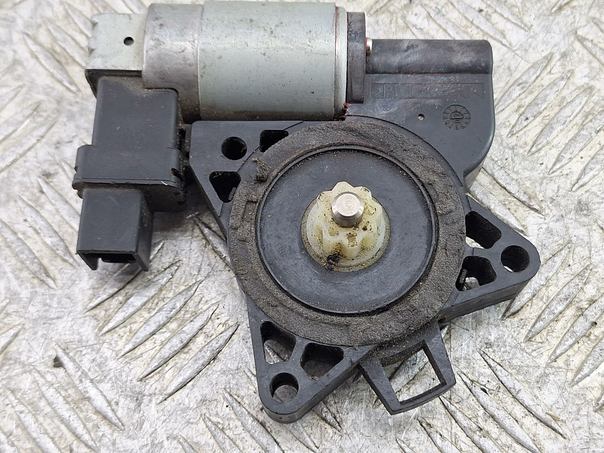 Моторчик стеклоподъемника передний правый Mazda 6 (2002 - 2005) GJ6A5858X