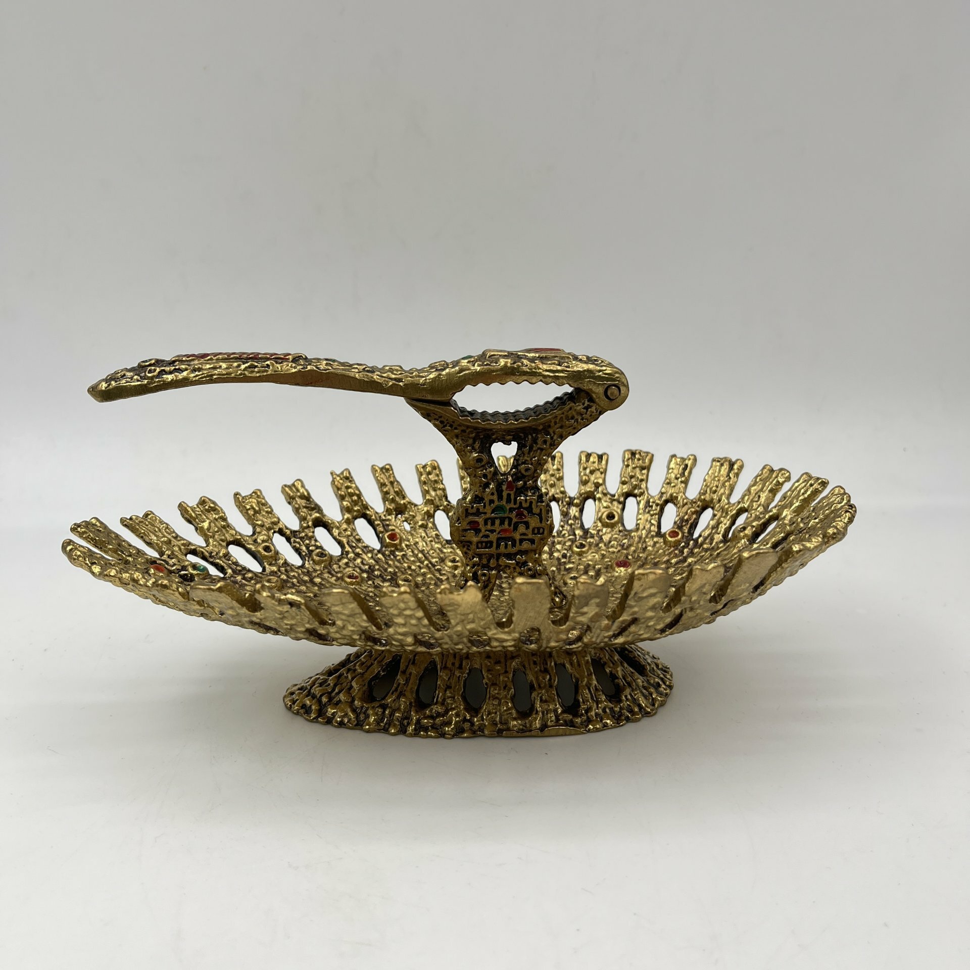 Орехокол "Павлин" с орешницей, металл, золочение, чеканка, Азия, 2000-2020 гг.