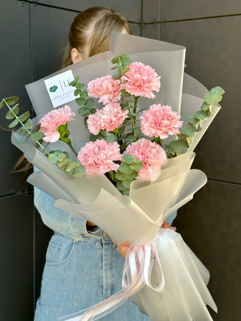 Монобукет "Нежные Диантусы", гвоздики, эвкалипт, 7 цветков, 55 см, S