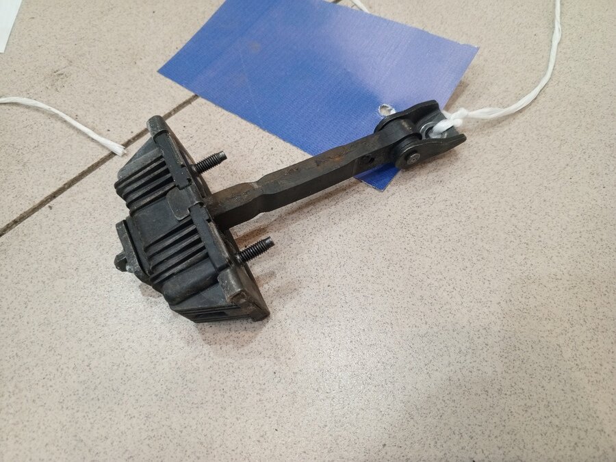 Ограничитель двери задней от Toyota Avensis 2 2003-2009