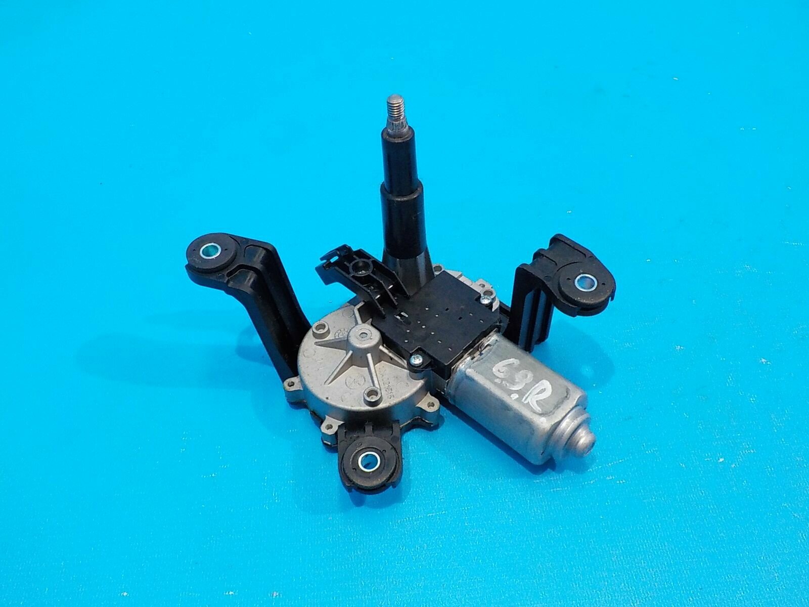 Моторчик стеклоочистителя задний (дворника) OPEL Zafira C 2013-2019 13256923 - Б/У