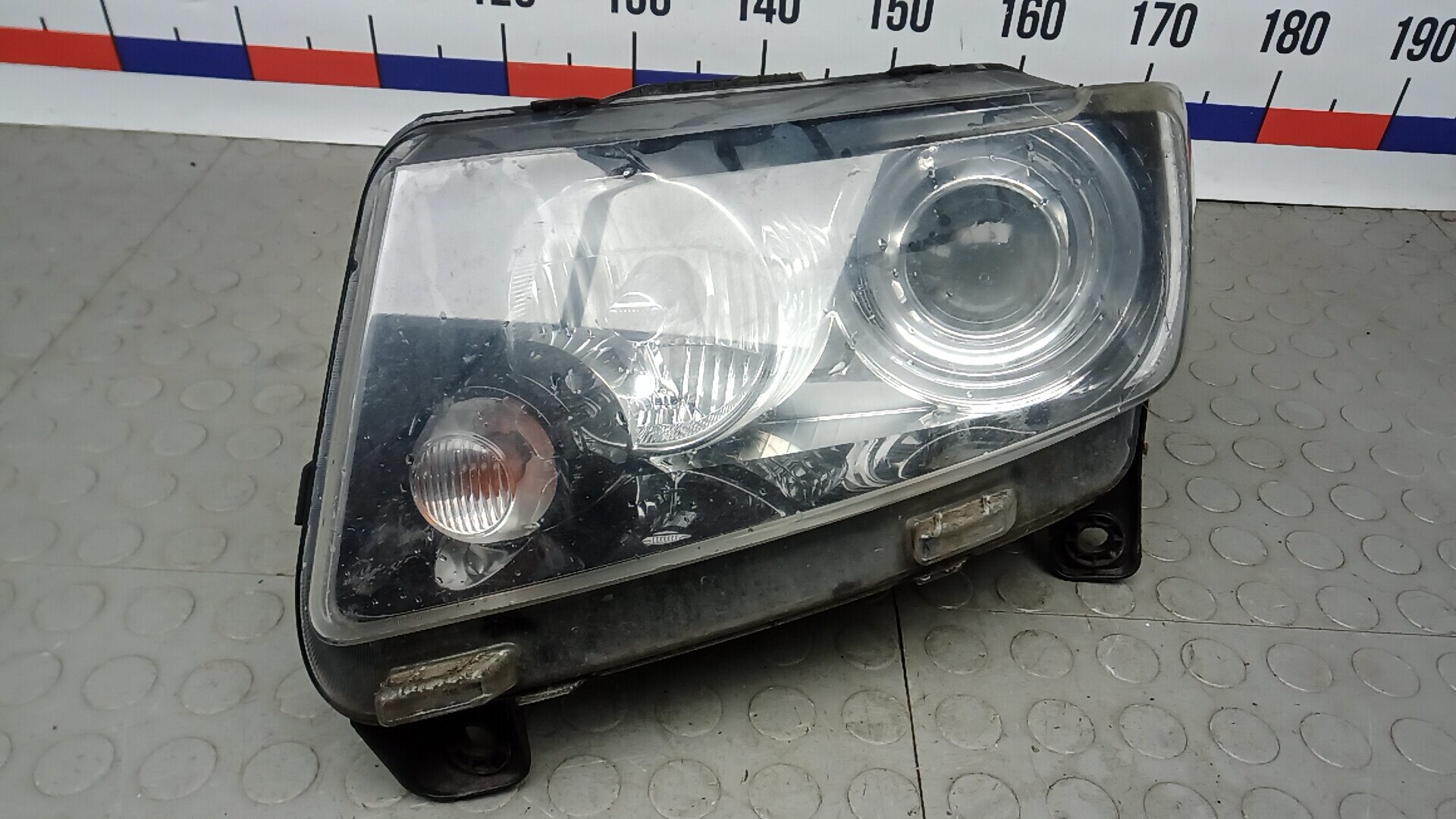 Фара левая JEEP GRAND CHEROKEE WK2