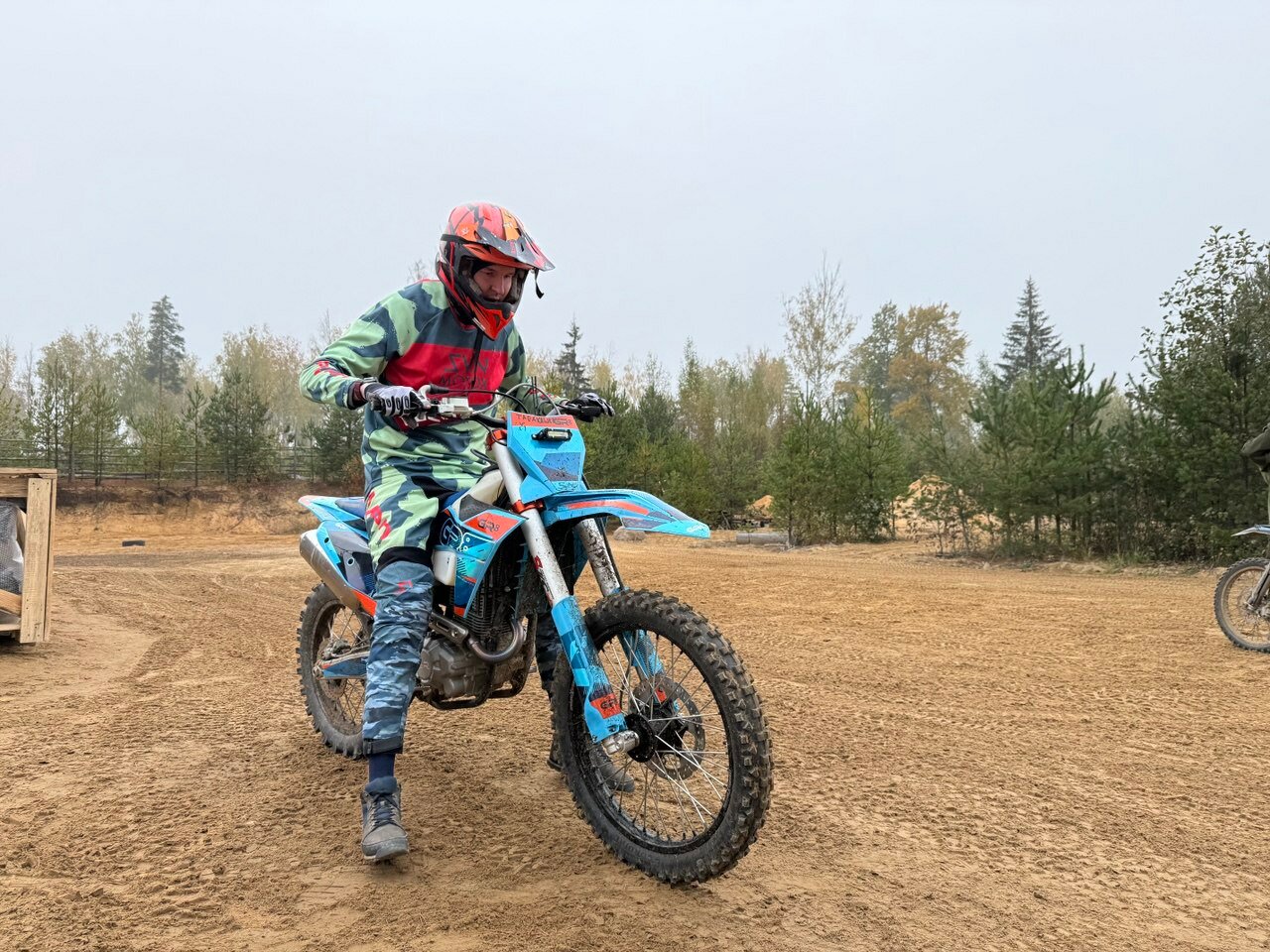 Подарочный сертификат на прокат полноразмерного эндуро мотоцикла (2 часа)