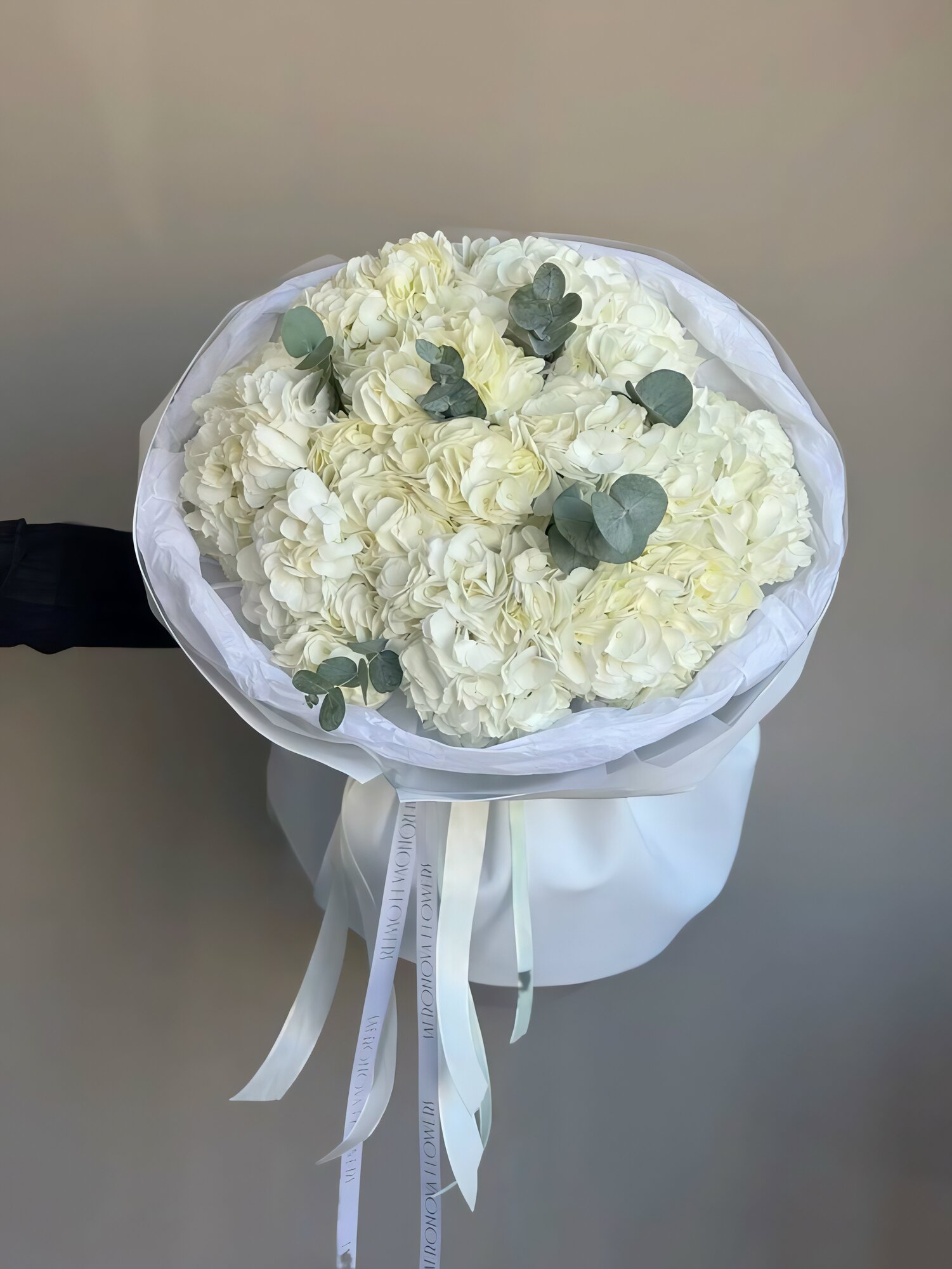 Букет из белых гортензий 11 шт, и зелени фисташки красивый букет цветов, шикарный, премиум цветы, премиум букет
