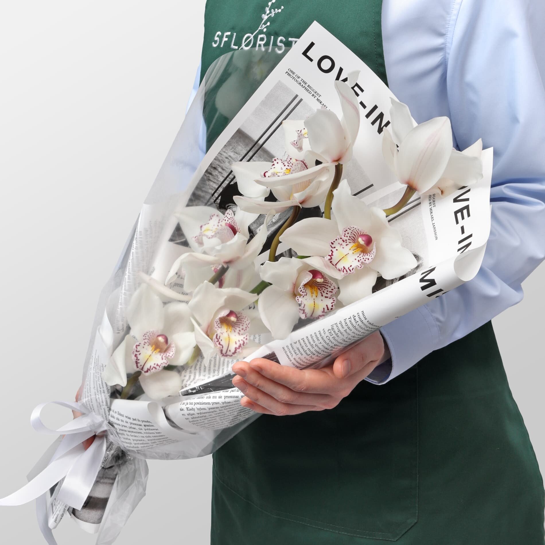 Букет STUDIO FLORISTIC "Чистый Лист", из ветки белой орхидеи