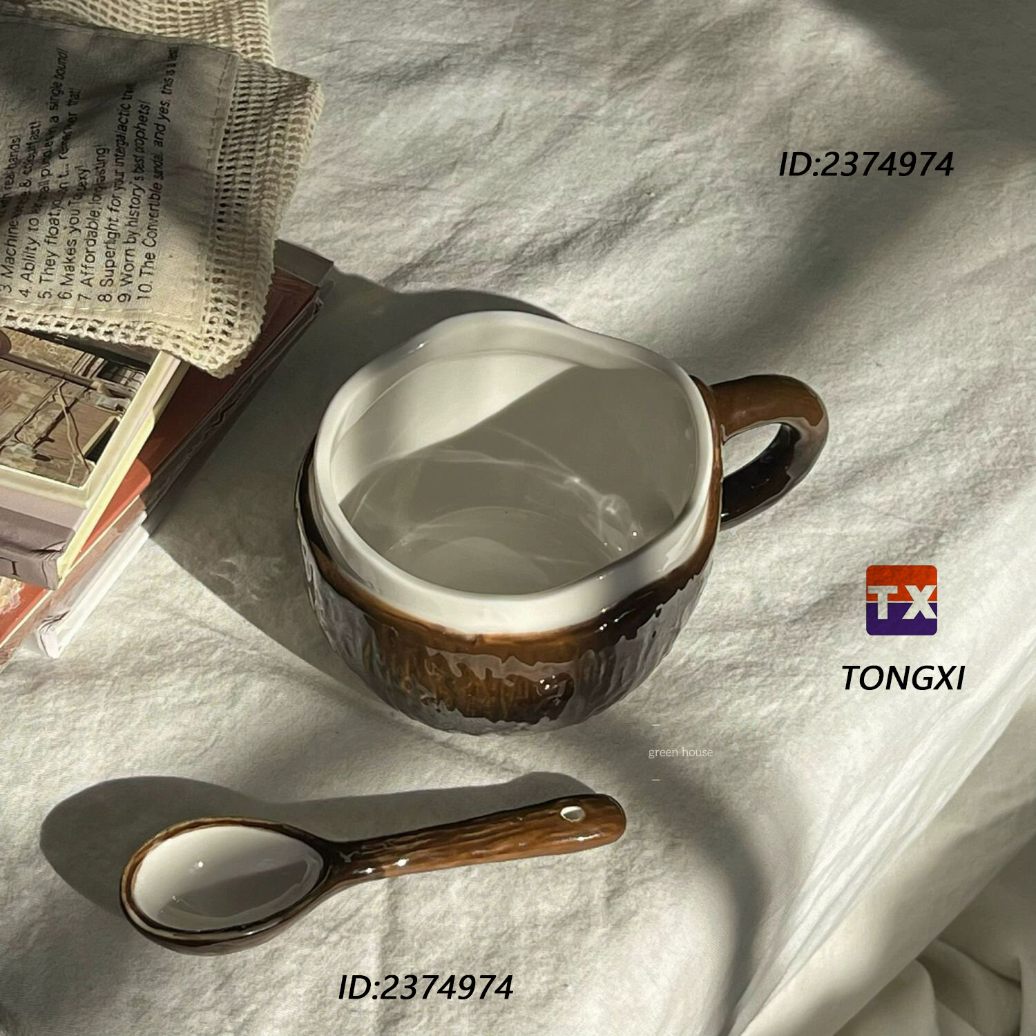 Керамическая кружка в форме кокосового ореха