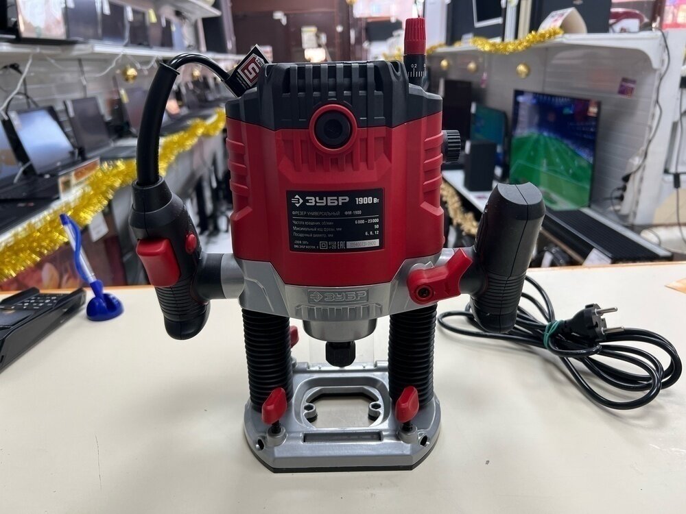 ЗУБР 1900 Вт, 50 мм, универсальный фрезер (ФМ-1900) (Фрезеры) Б/У уценка