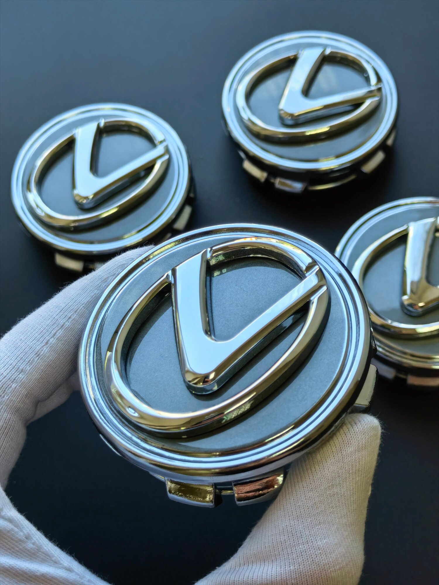 Заглушки на литые диски Лексус 62мм 4шт. Колпачки на оригинальные диски Lexus 62/55мм графит