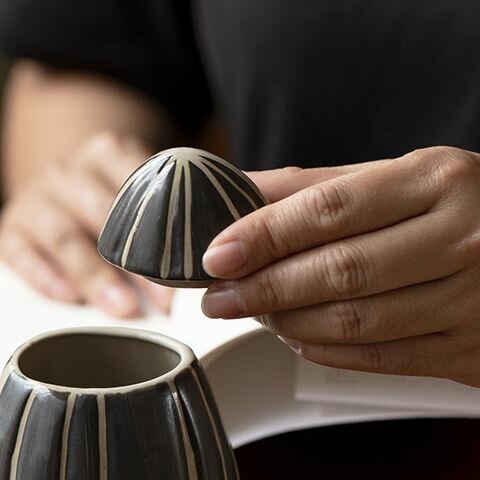 Ручная резьба, устойчивая к высоким температурам, изысканная высококачественная керамическая кружка в форме семени дыни с ручкой и крышкой