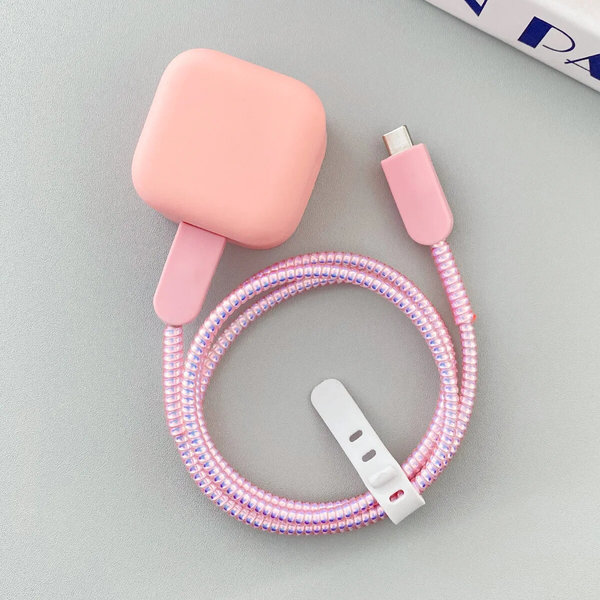 Розовый USB-C кабель с органайзером