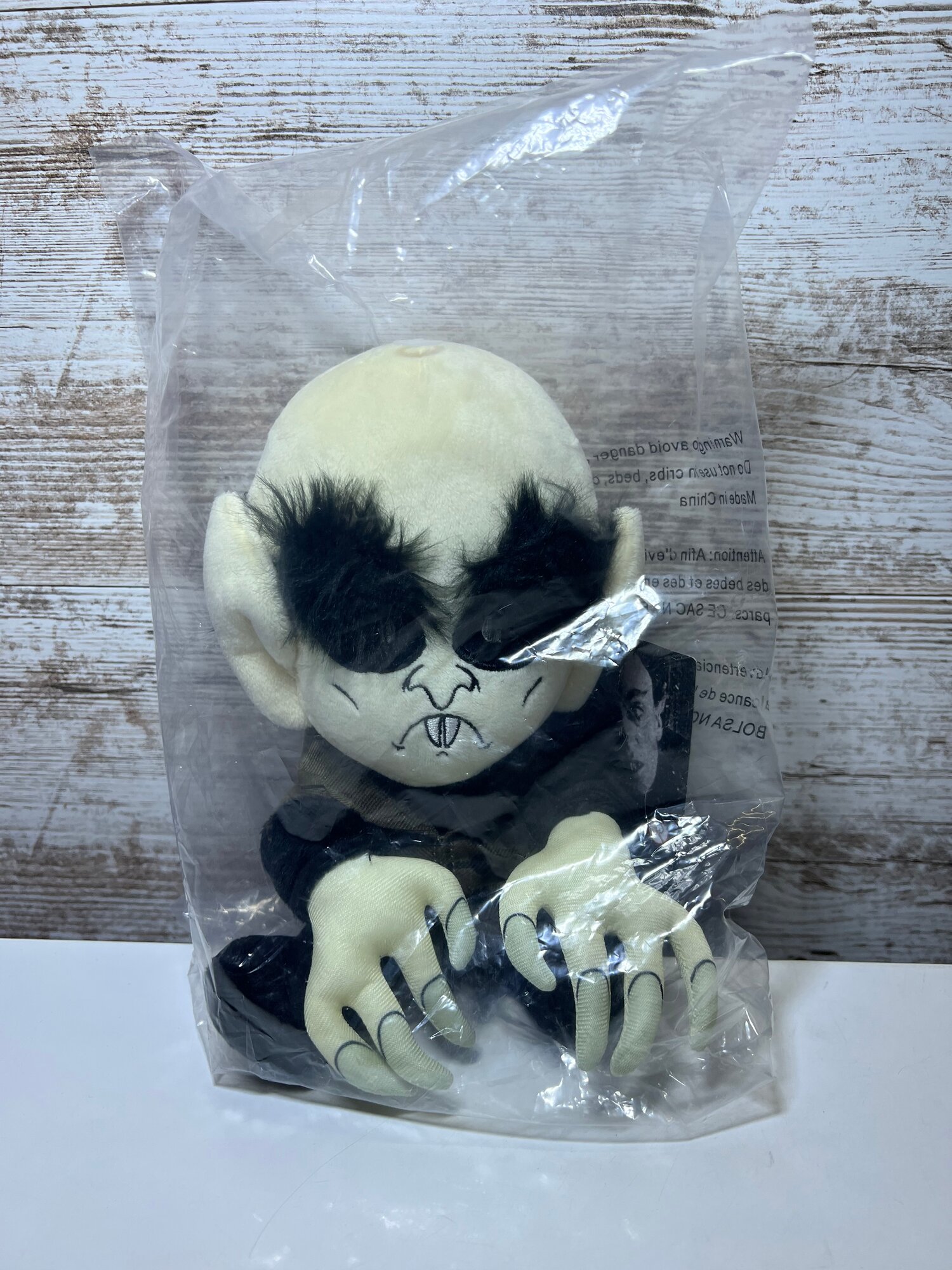 Фигурка плюшевая Граф Орлок, Носферату, Graf Orlok, Nosferatu, 23 см от Kidrobot