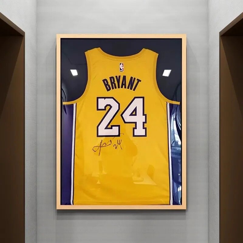 Рамка для демонстрации коллекции джерси: футбольных, баскетбольных, теннисных джерси. Рамка для фотографий из массива дерева. Рамка большого размера.