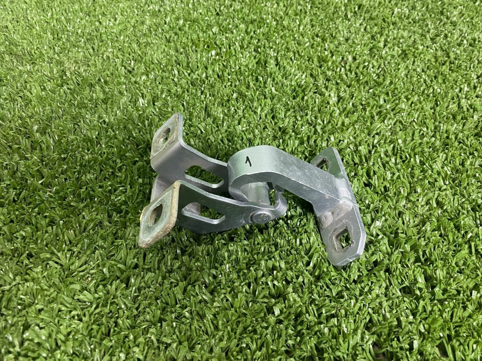 Петля двери багажника верхняя Lada Largus Б/У с пробегом