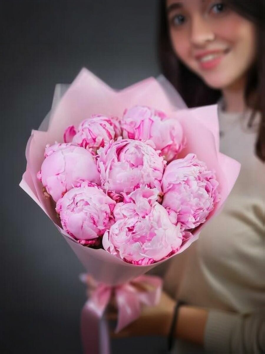 Букет розовых пионов