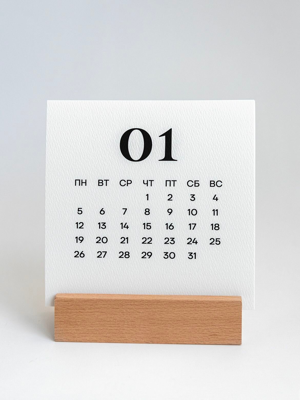 Little Grigo Настольный календарь 2026 на деревянной подставке