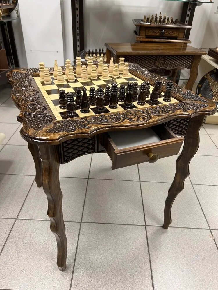 Шахматный столик 60х60 с фигурками ручной работы