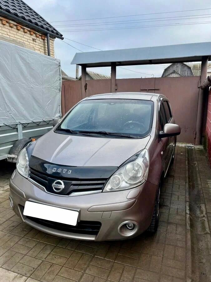 Дефлектор капота NISSAN Note (E11) I рестайлинг 2008-2013 /мухобойка на капот Ниссан ноут 1