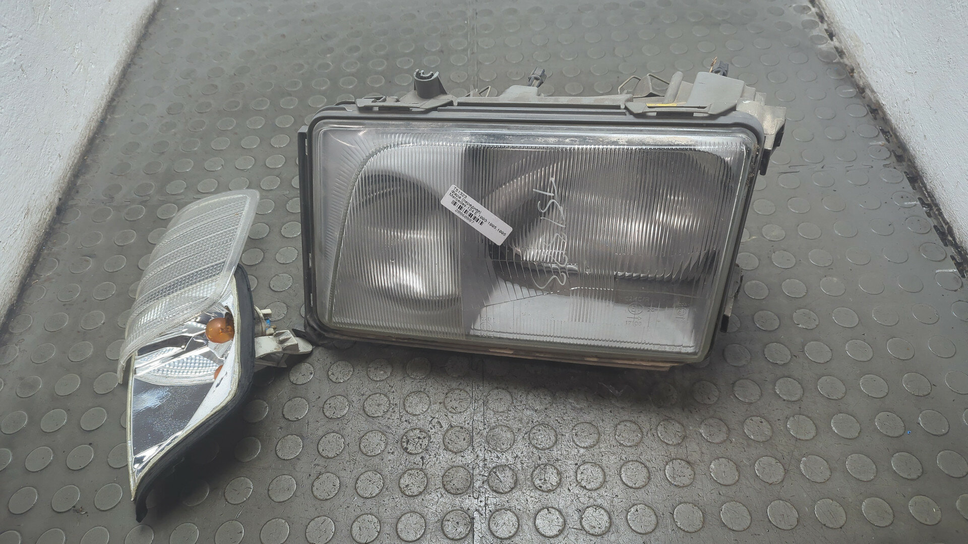 Фара (передняя) левая Mercedes 124 E Б/У