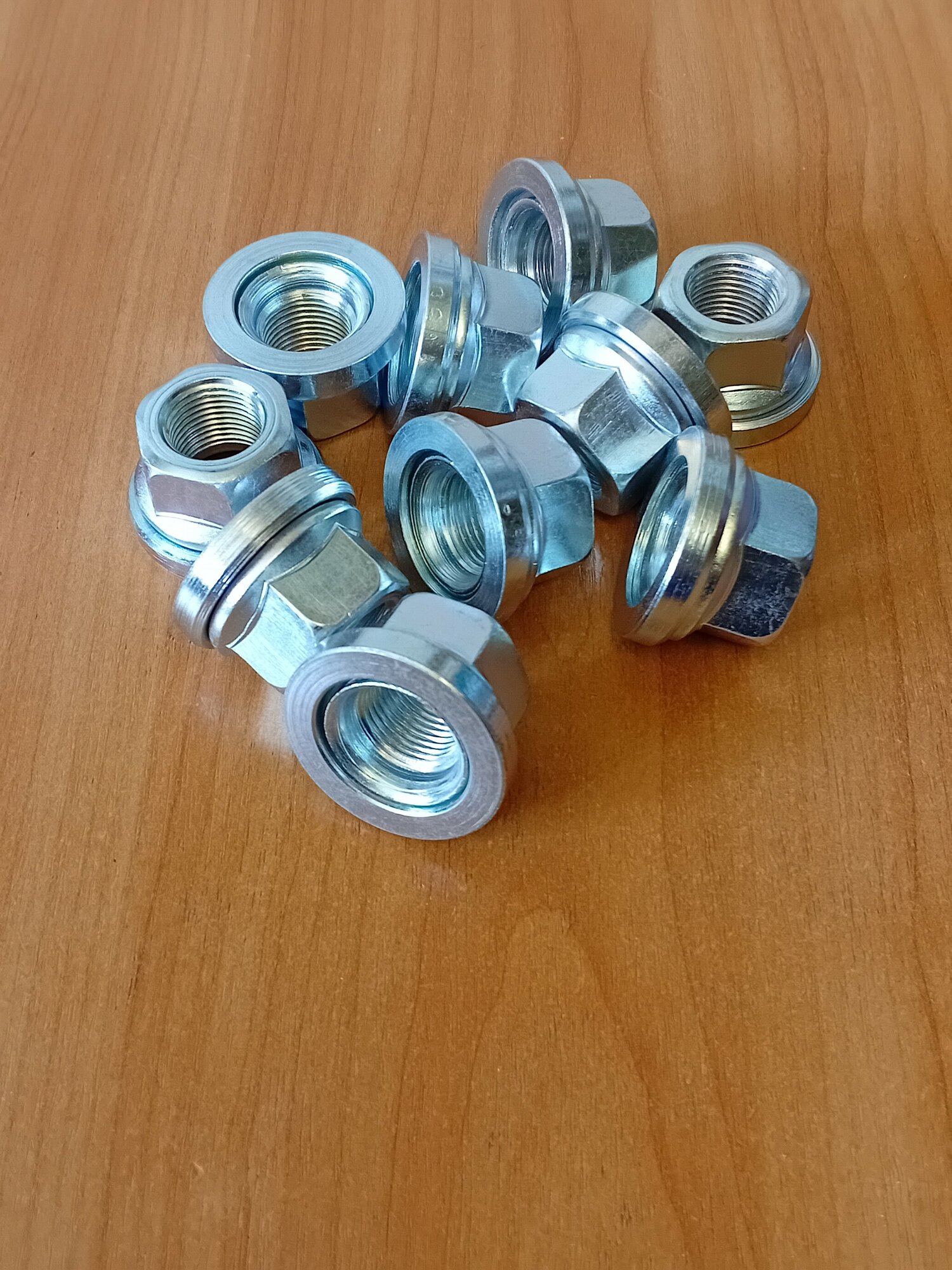 Гайка колеса М18х1.5 Газ-3302 ЗИЛ-5301 с прессшайбой комплект 10 штук. Россия Красная Этна.3302-3101034