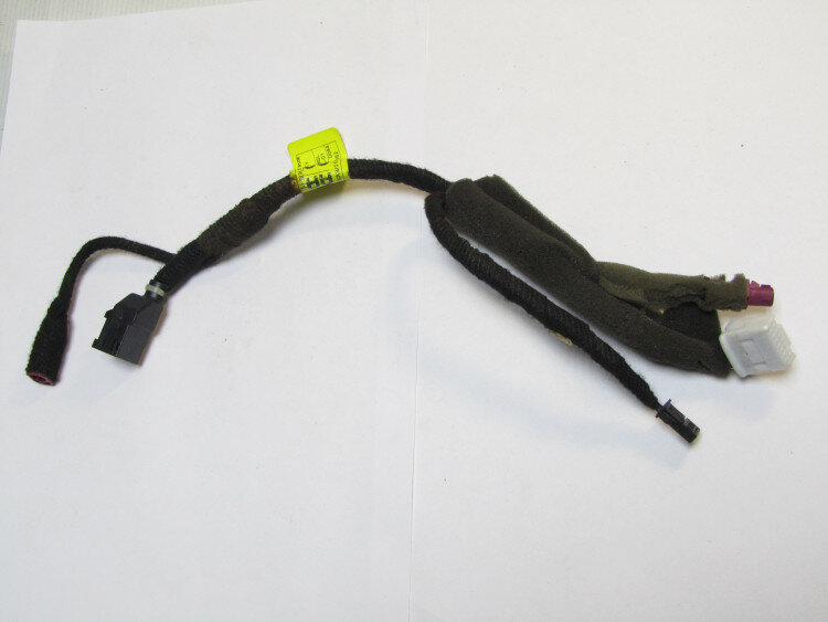 Штекеры с куском провода C105CNSL AA-F018362 от блока управления телефоном 13187903 Opel Antara