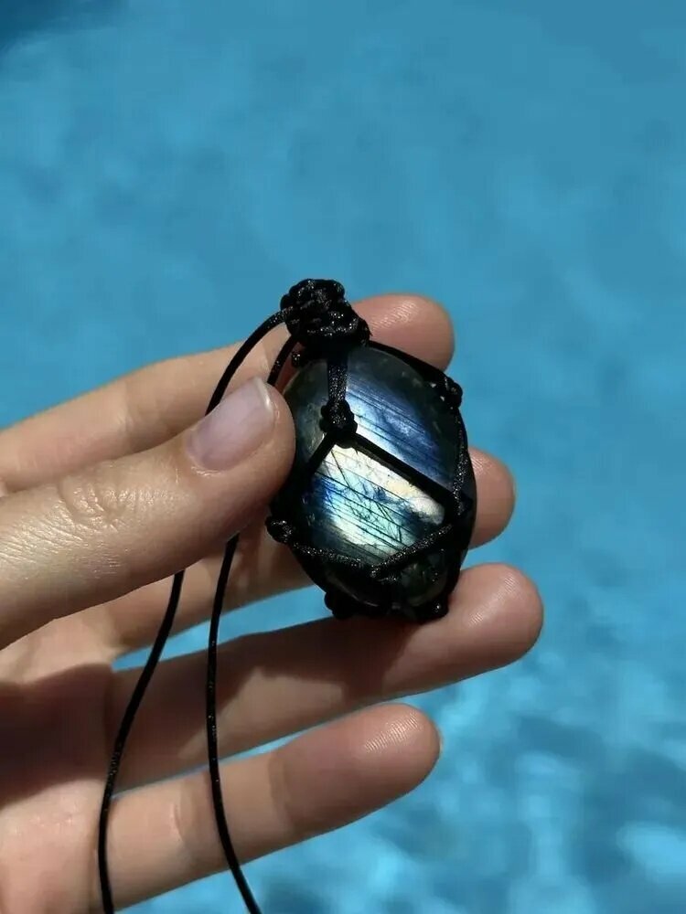 Талисман Подвеска из лабрадора в сетке