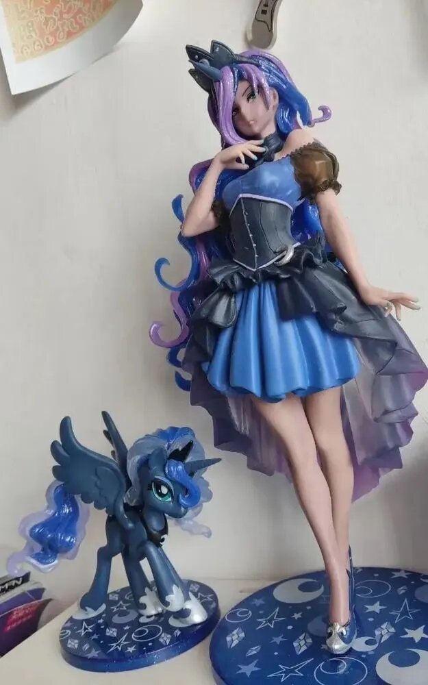 Фигурка My Little Pony Princess Luna Пурпурная из ПВХ для девочек коллекционная на подставке 25 см — фото 1