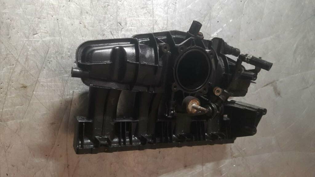 Впускной коллектор Volkswagen Passat B6 2006 06F133192D