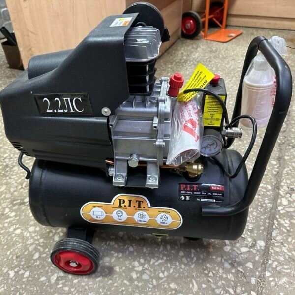 Компрессор 206л/мин 1 цилиндр 20л ресивер 220Вх1,5кВтч 8 атм маслянный прямой привод PIT PAC24-C,