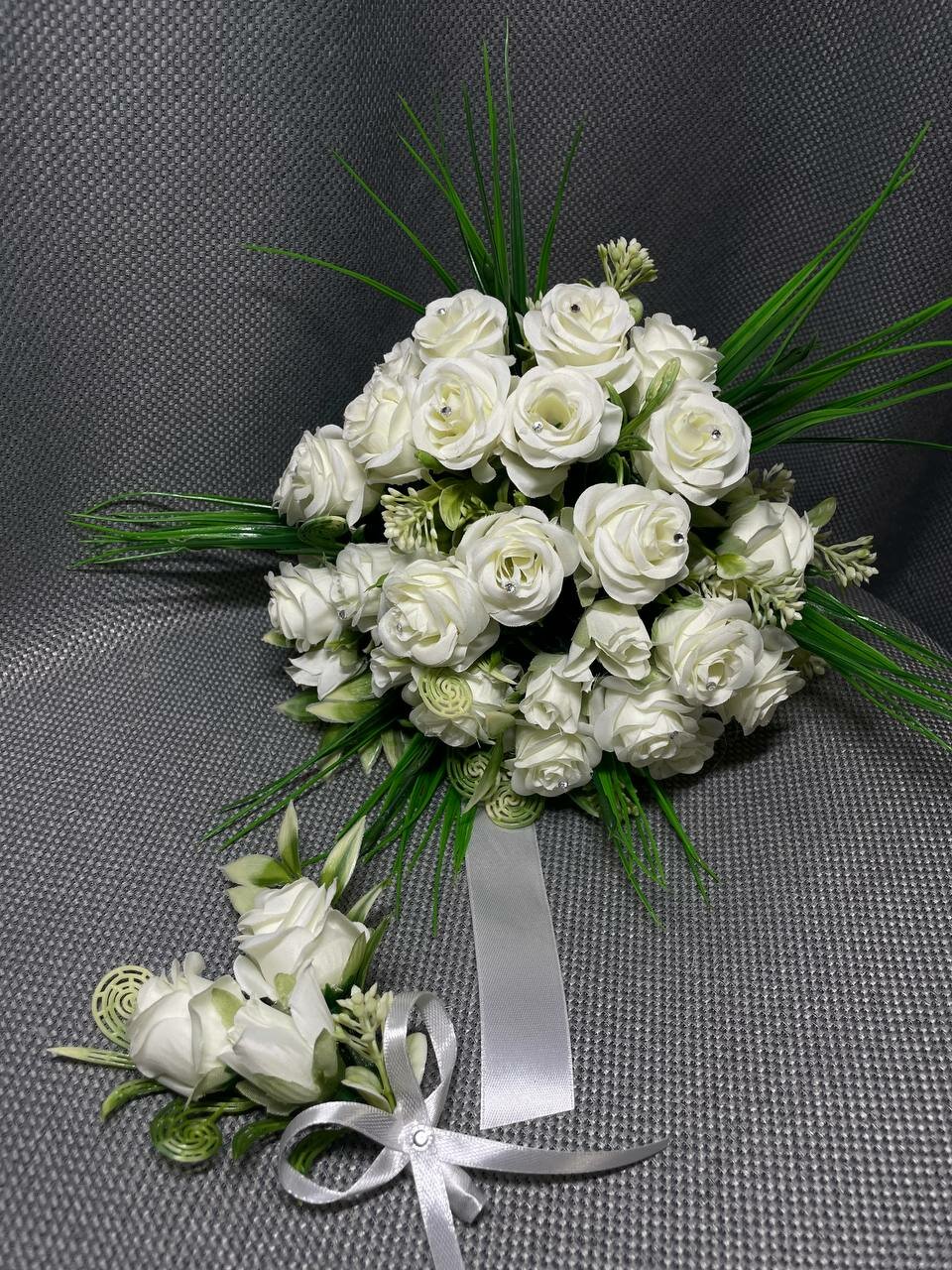 Свадебный букет " Розы любви и невинности", дублирующий букет невесты.