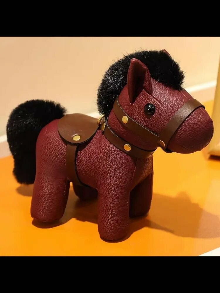 Мягкая лошадка из премиальной кожи с металлической цепочкой 13cm