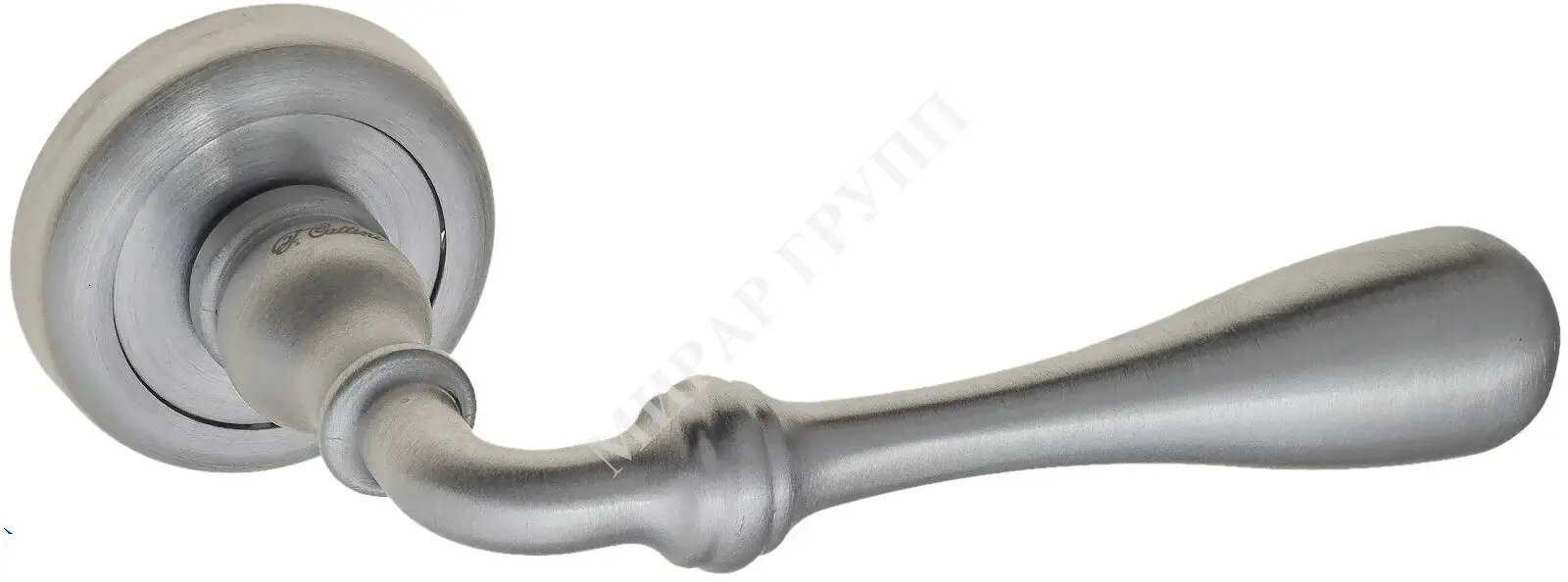 Дверная ручка Fratelli "RETRO" D1 на круглой розетке матовый хром