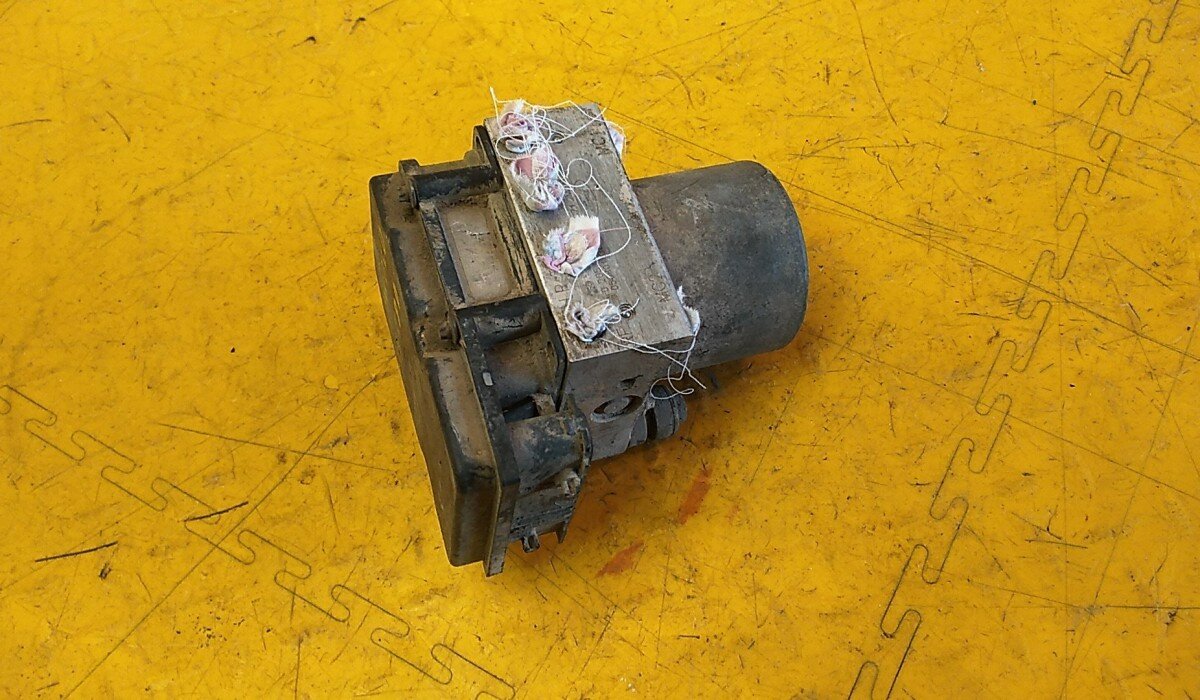 Блок ABS (насос) Mondeo III (GE) Ford 5S712M110AA