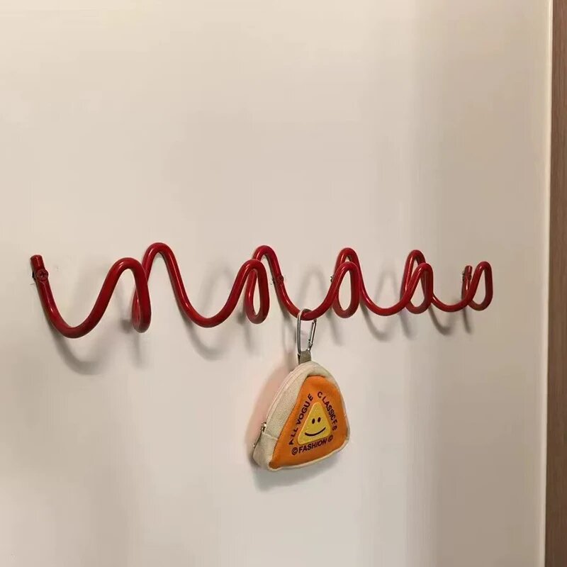 Настенная вешалка для пальто, скандинавская металлическая мебель, подставка для шляп, минималистичный креативный дизайн прихожей, вешалка для пальто, современный домашний декор, стеллажи Five hooks, Red