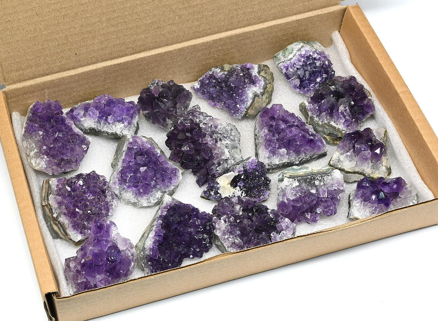 Друзы аметистовые в коробке 1500г, (S) .