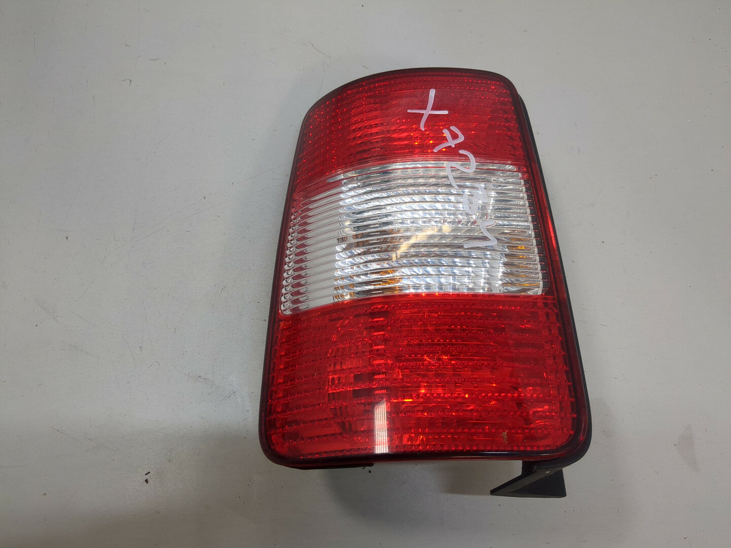 Фонарь (задний) левый Volkswagen Caddy Б/У