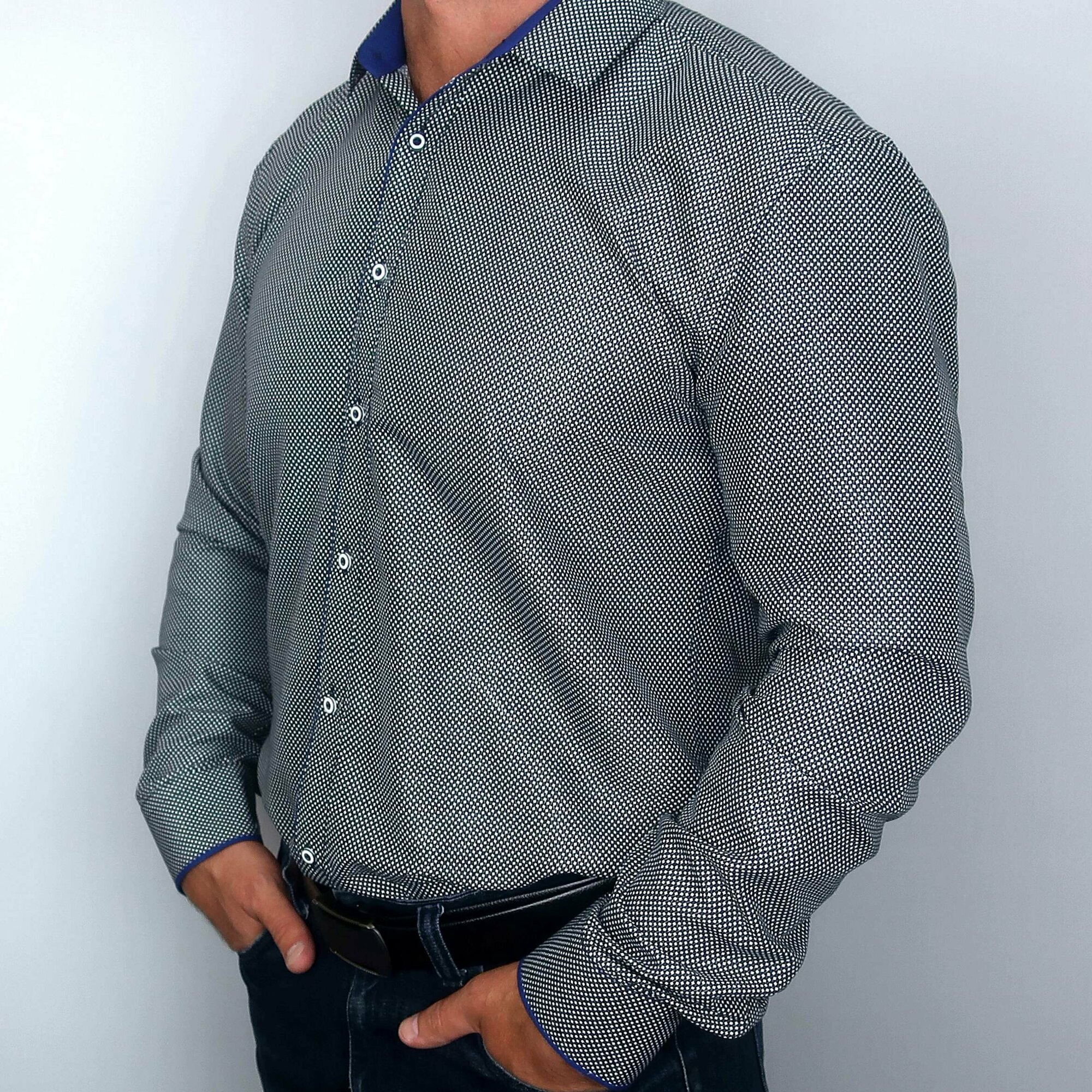 Рубашка приталенная с длинным рукавом мужская рубашка, темная сорочка, на пуговицах, рубаха на любой сезон, серая в мелкий рисунок, без карманов, на любой сезон и на лето рубашка Slim fit с приталенным кроем