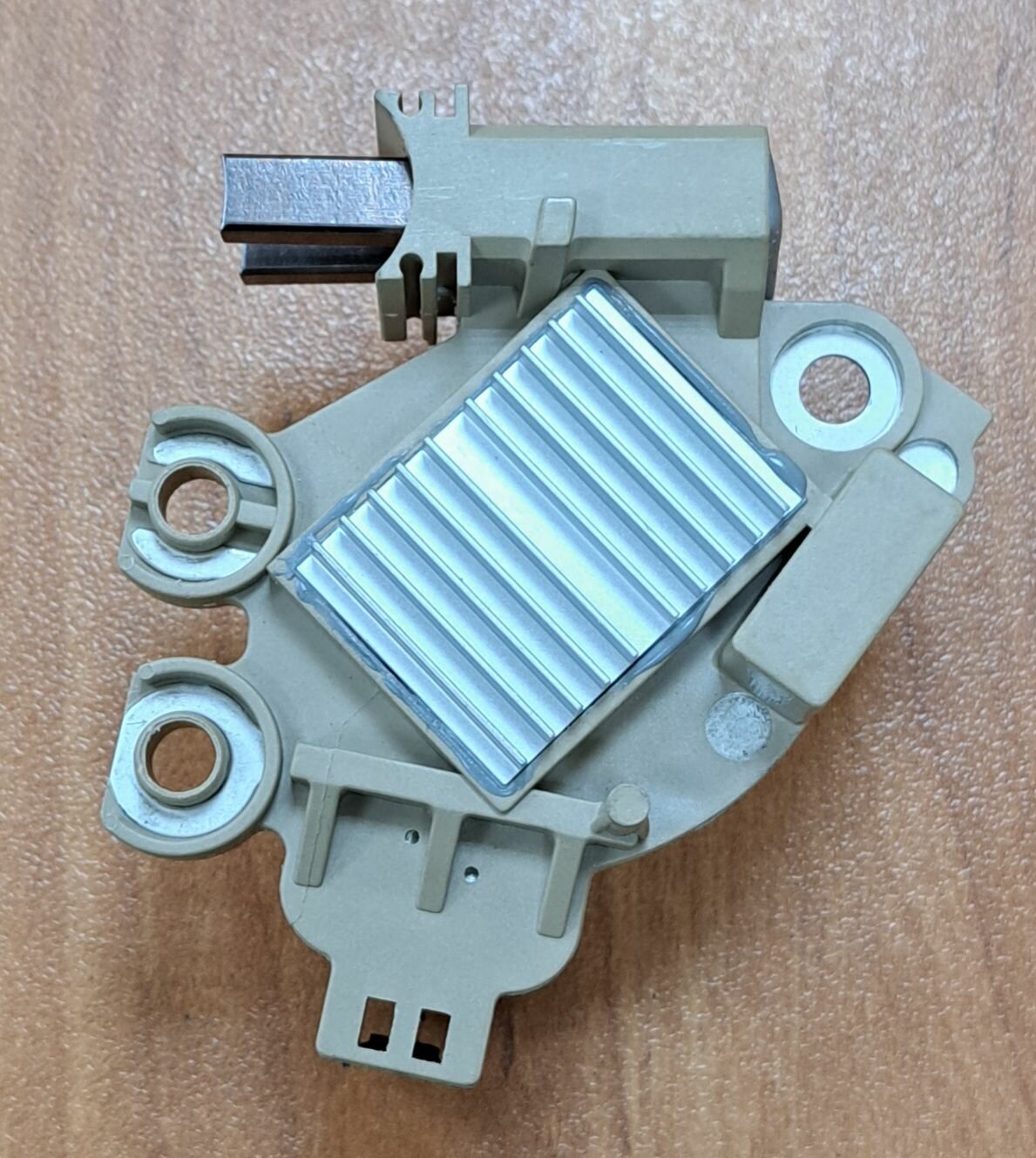 EVR10372ВТ Регулятор напряжения генератора подходит для HYUNDAY Accent, Elantra, Getz (KIA Rio, Cerato)