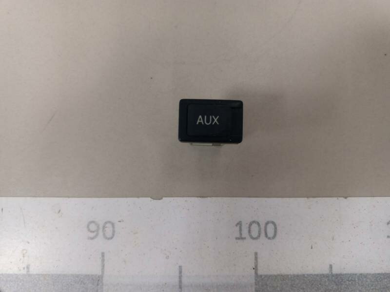 Разъем USB AUX Lexus LX570 J200 2007-2015 кат.номер: 8619060030