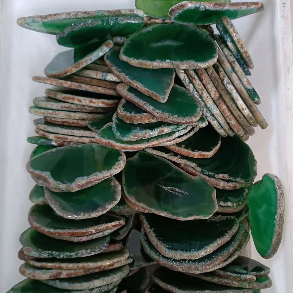 Натуральные камни агат и оникс для декора 50-80 мм Изумрудный, NO.1 Green