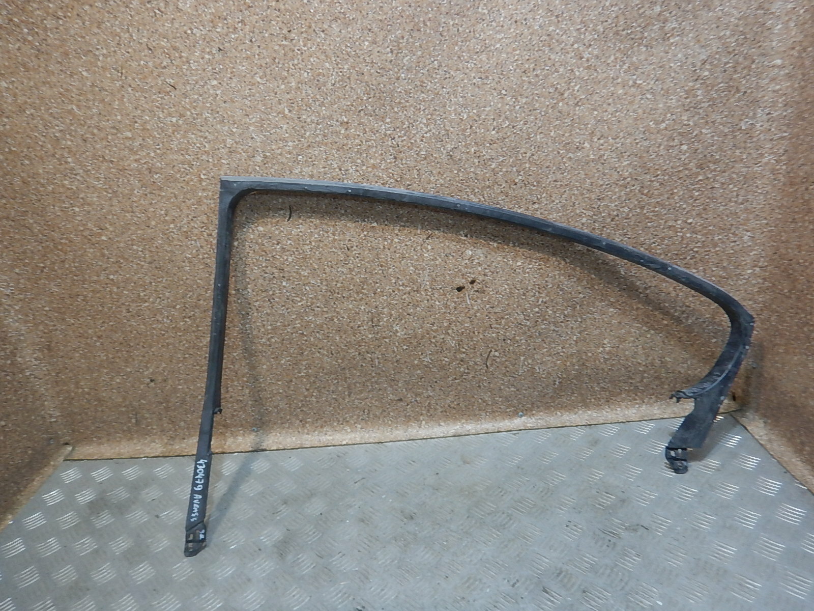 Б/У Накладка двери, Toyota (Тойота)-AVENSIS III (09-) TOYOTA AVENSIS III (09-) задней правой по рамке(седан) Царапины. 43...