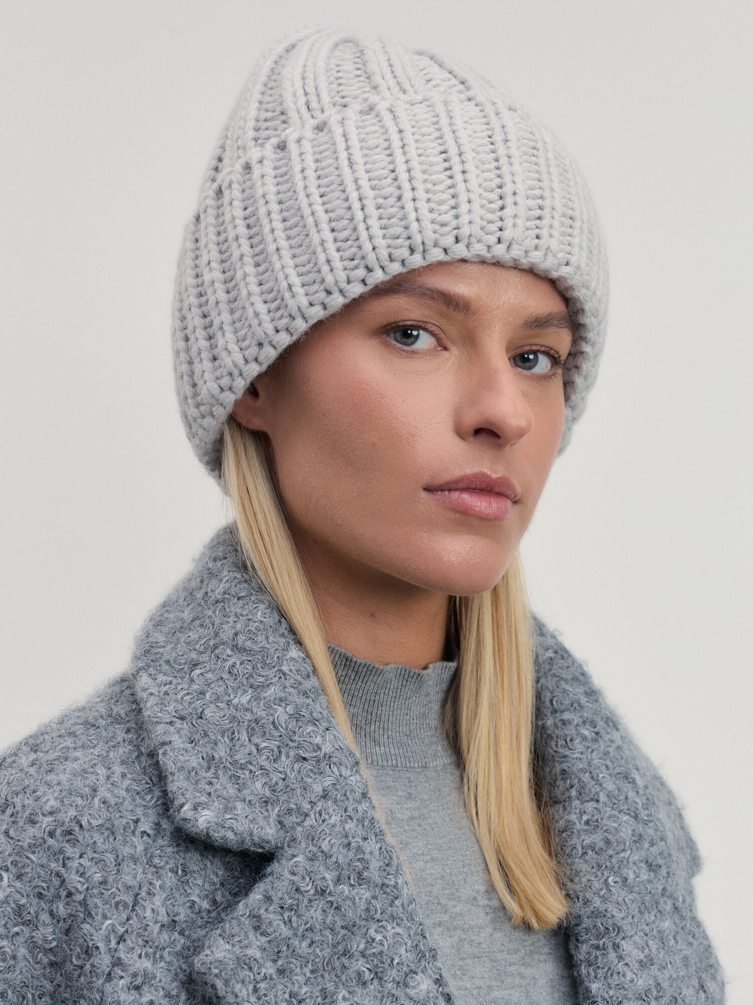 Шапка для женщин