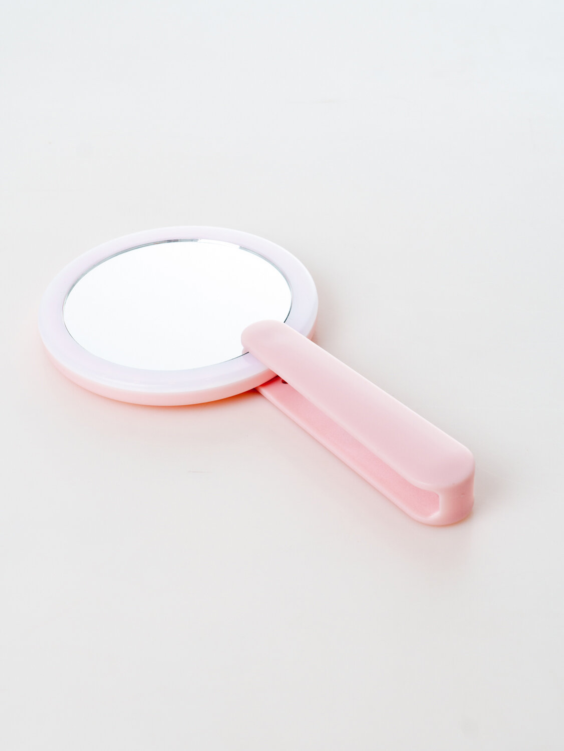 Косметическое зеркало KK MUA с подсветкой маленькое розовое с ручкой карманное