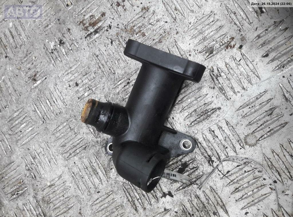 Фланец (тройник) системы охлаждения Volkswagen Passat B5