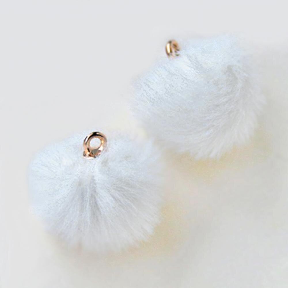Фурнитура для бижутерии Подвеска меховая Фурнитура для бижутерии Подвеска Помпон 0011137 белый цвет с золотой петлей 18x18 мм, цена за 1 шт.