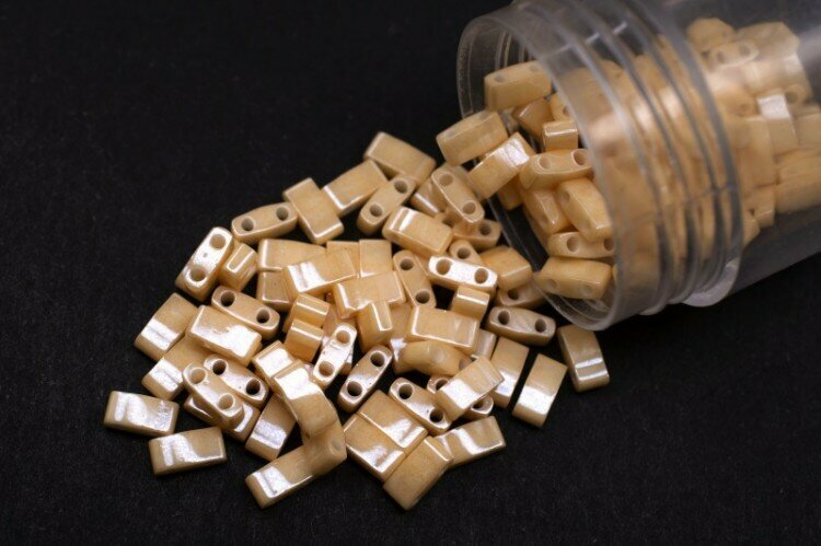 Бисер японский MIYUKI Half TILA #0593 бежевый, цейлон, 5 грамм