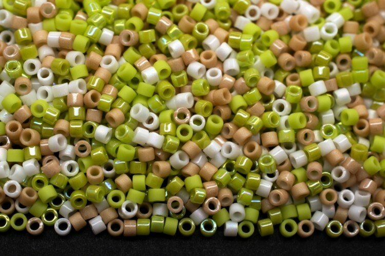Бисер японский MIYUKI Delica цилиндр 11/0 DB-MIX9003 пирог с лаймовой начинкой, 5 грамм
