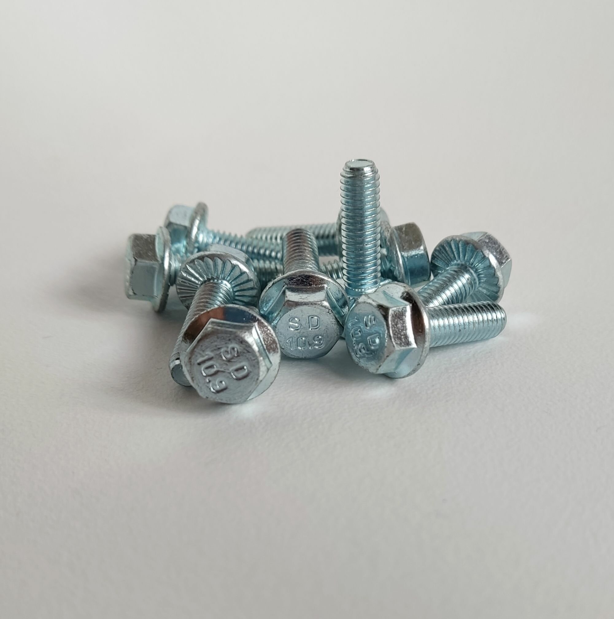 Болт М6х20 с фланцем, DIN 6921, 10,9, оцинкованный, 20 шт, 20 шт.