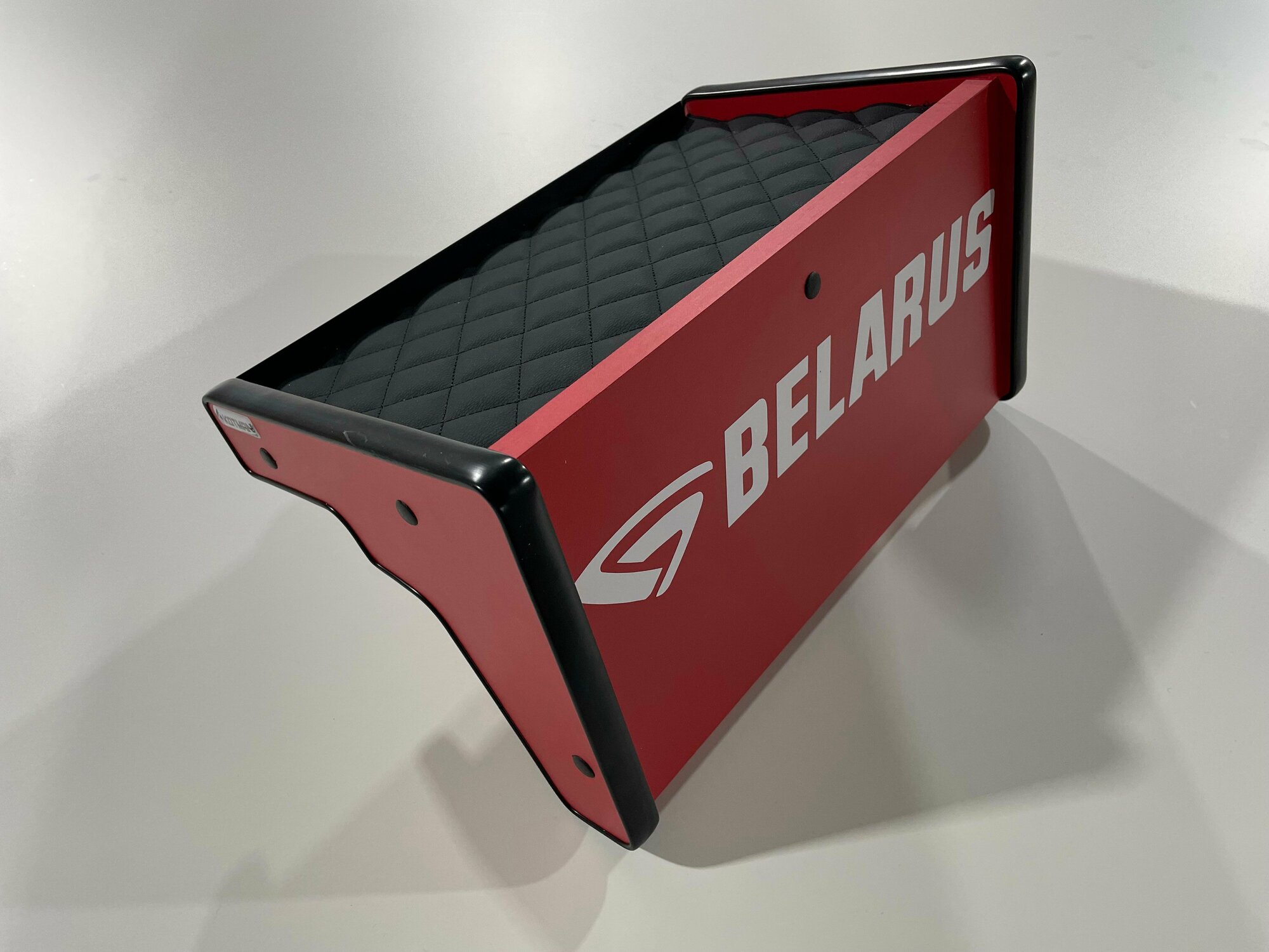 Полка-столик в трактор МТЗ на пластиковую квадратную панель (полка на приборку МТЗ), Красная